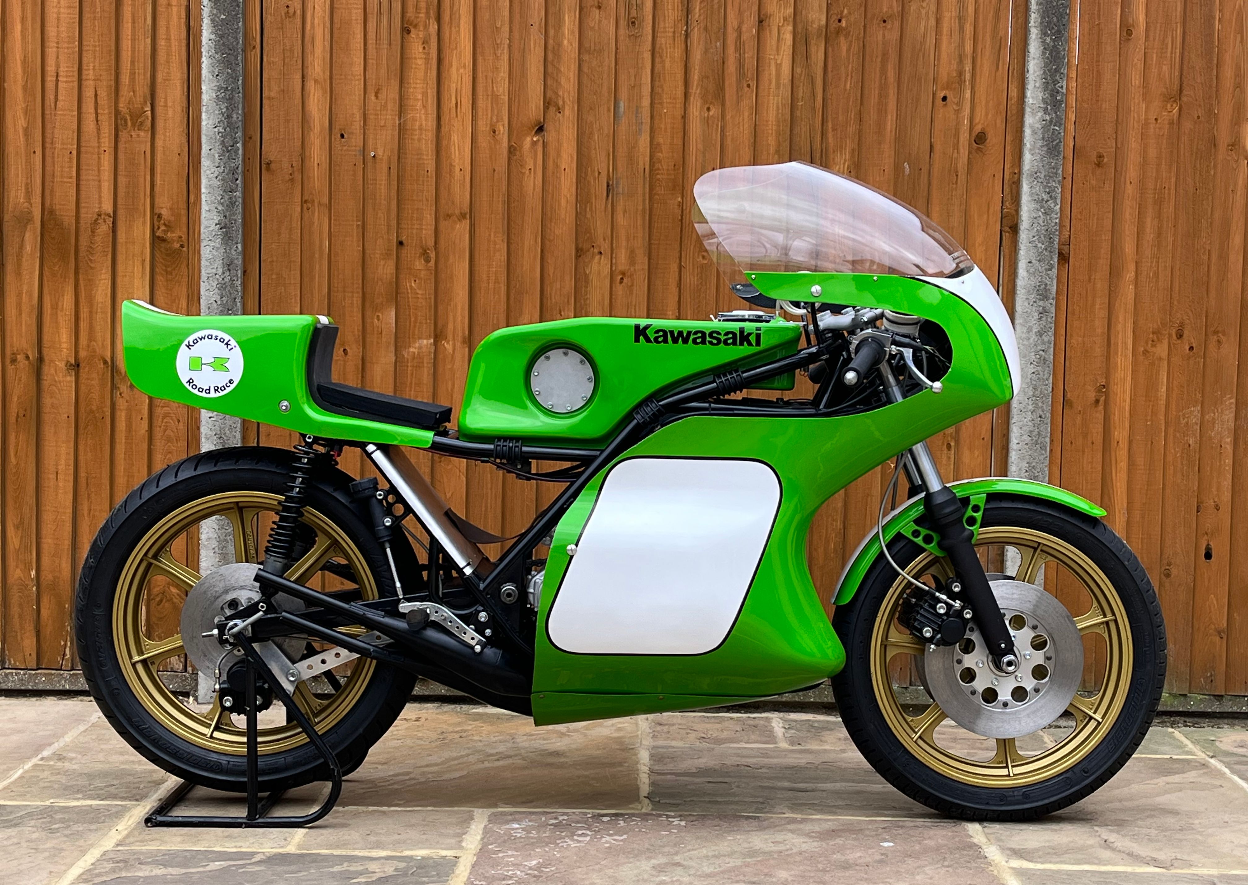 Bonhams Cars : 1974 Harris-Kawasaki 748cc H2R Replica Formula 750 ...