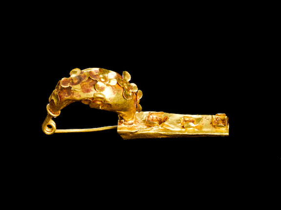 Bonhams : An Etruscan gold fibula