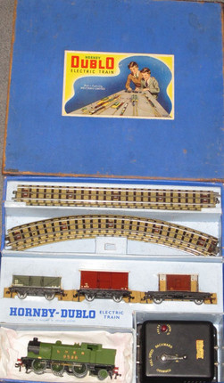 Bonhams : Hornby Dublo EDG7 LNER tank goods set