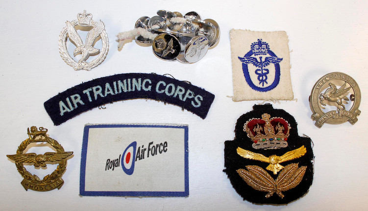 Bonhams : RAF/RAF Regiment Cloth Insignia. Metal Badges To The Glider ...
