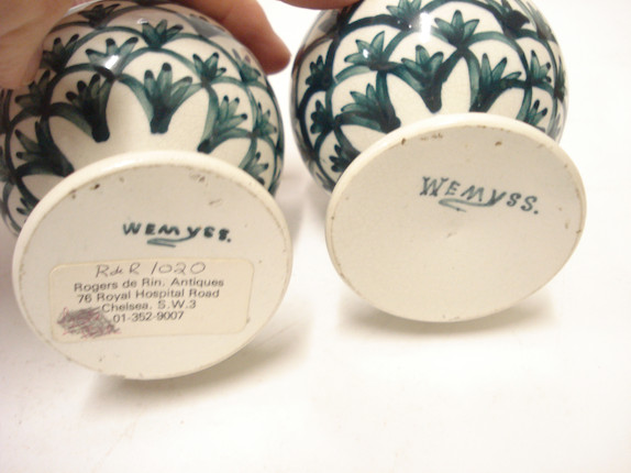 Bonhams : A pair of Wemyss ware thistle-shaped small vases