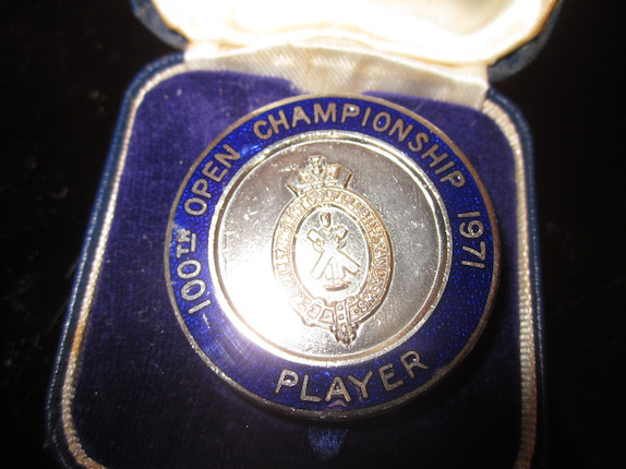 Bonhams : A 1971 Open Championship Player's blue and silver badge
