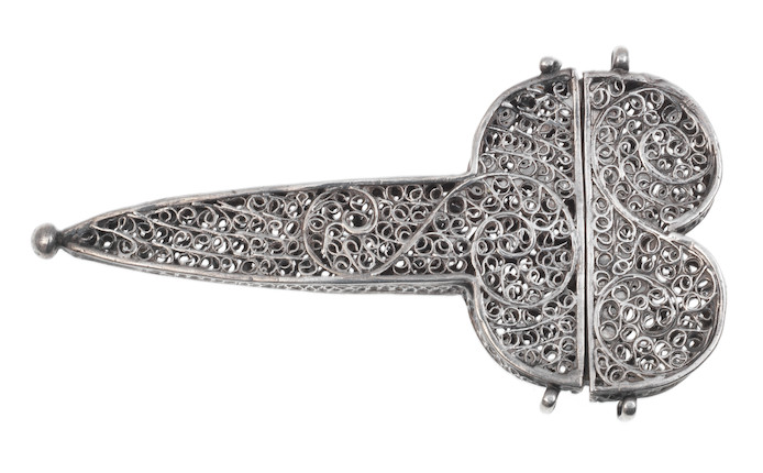 Bonhams : A late 17th/early 18th century silver filigree scissors case ...