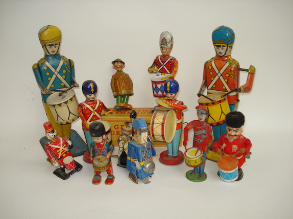 Bonhams : Collection of American wind-up tinplate Soldier Drumming toys 12