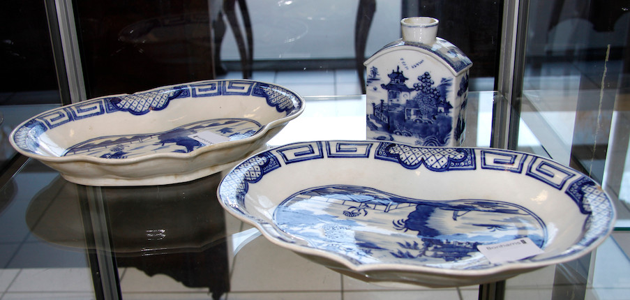 Bonhams : A pair of late 18th century Caughley porcelain Weir pattern ...