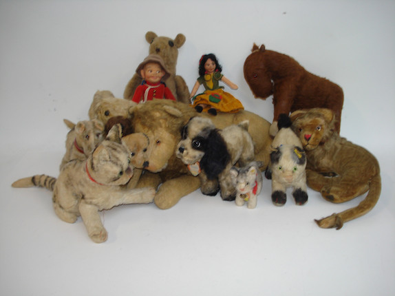 Bonhams : Collection of soft toy animals 11
