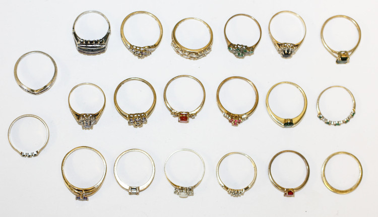 Bonhams : A collection of twenty rings,20