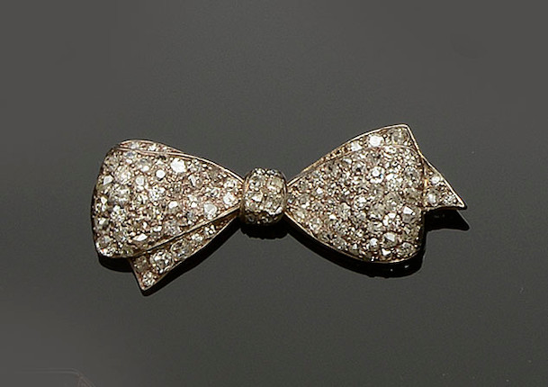 Bonhams : A diamond bow brooch