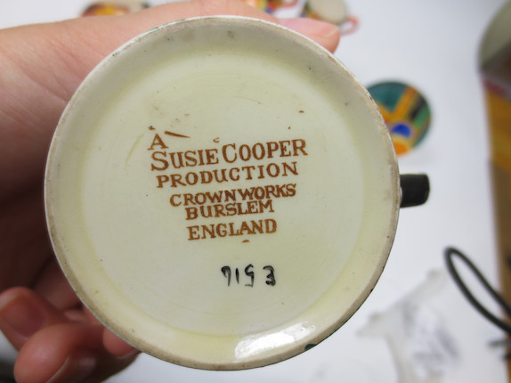 Bonhams : A collection of Susie Cooper and Gray's pottery