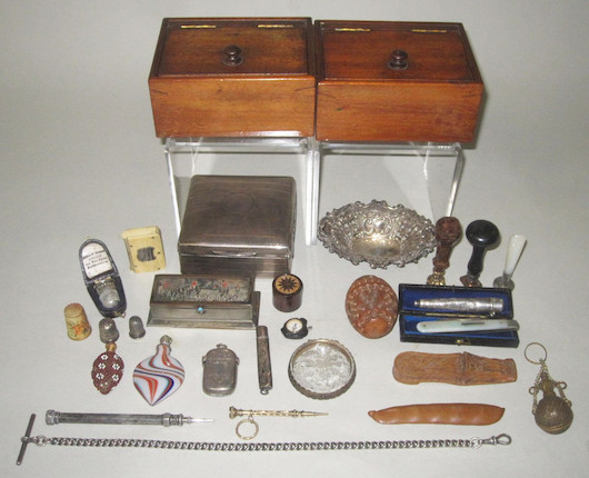 Bonhams : A collection of small/miniature collectables