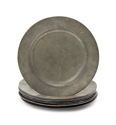 Bonhams : A matched set of six plain rim pewter plates, circa 1700 (8)