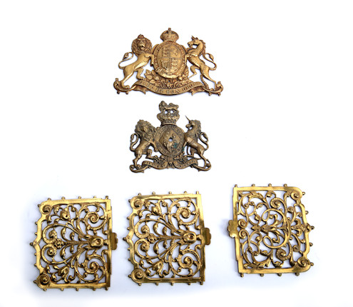 Bonhams : A large quantity of Scottish Regimental cap badges