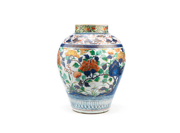 Bonhams : A very large Arita gilt-decorated enamelled jar Edo Period