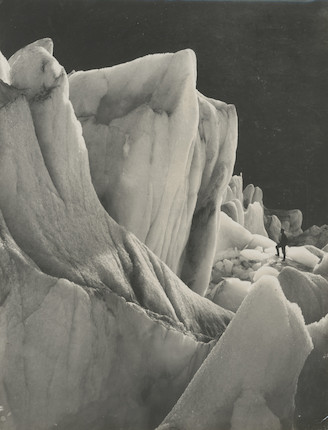 Bonhams : HURLEY (FRANK) A good collection of 20 views from Shackletons ...