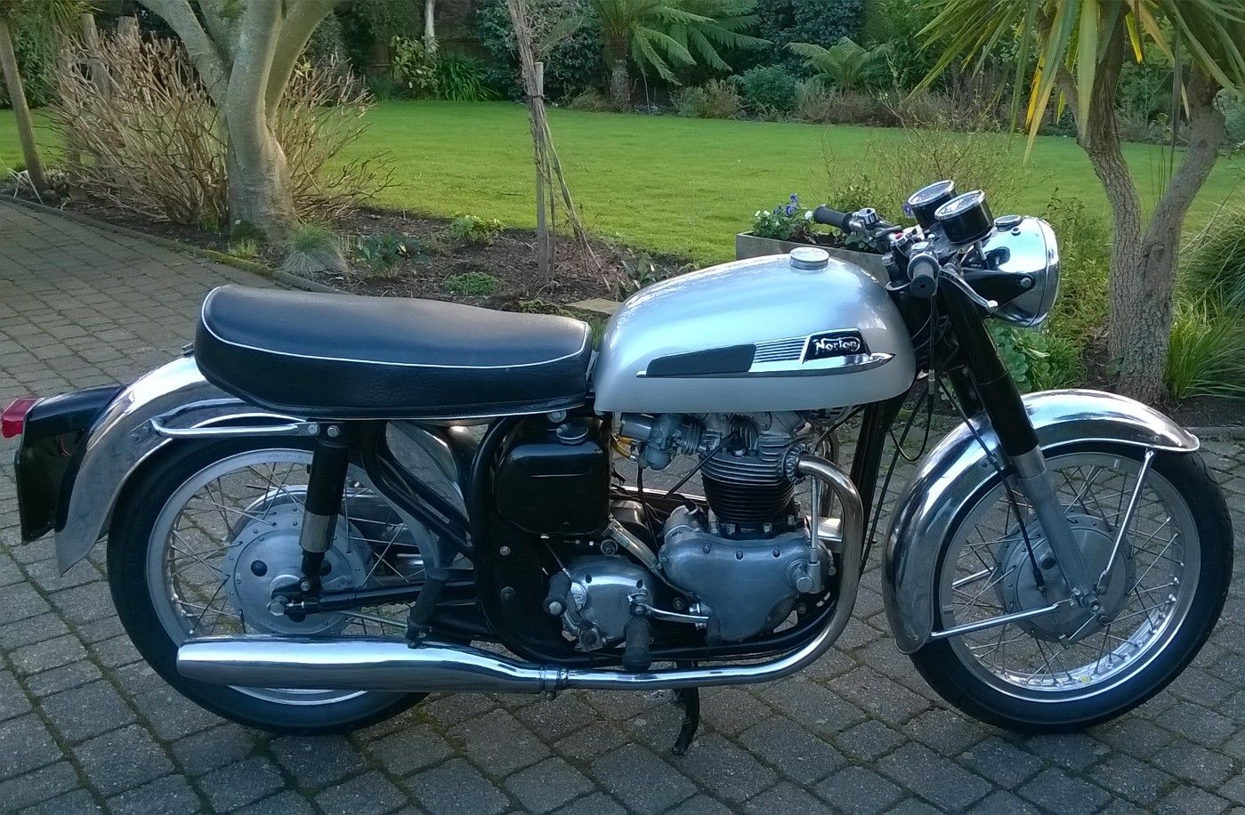 Bonhams Cars : 1966 Norton 650cc 650SS Frame no. 18 119059 Engine no ...