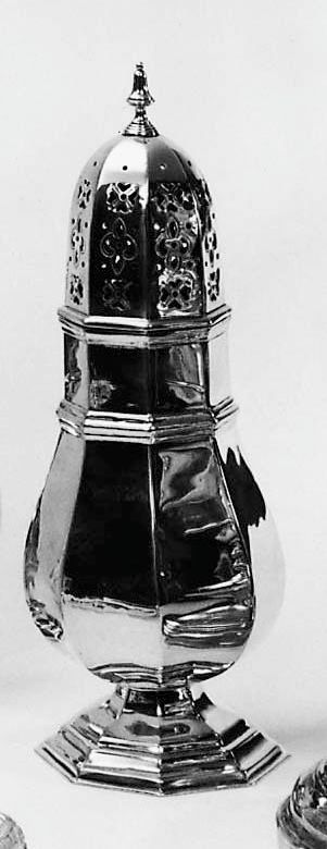 Bonhams : An Edwardian large pedestal sugar caster 9.5ozs
