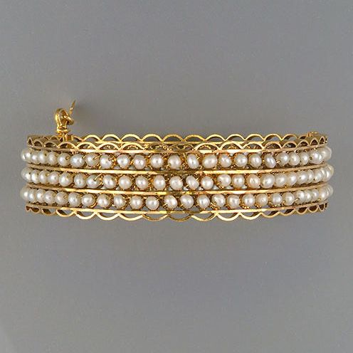 Bonhams : A seed pearl bangle