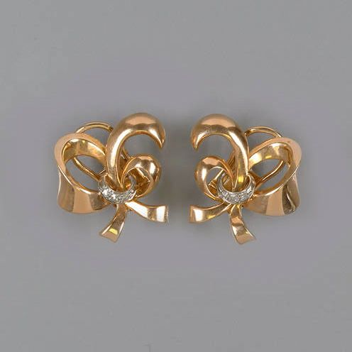 Bonhams : A pair of diamond scroll earclips
