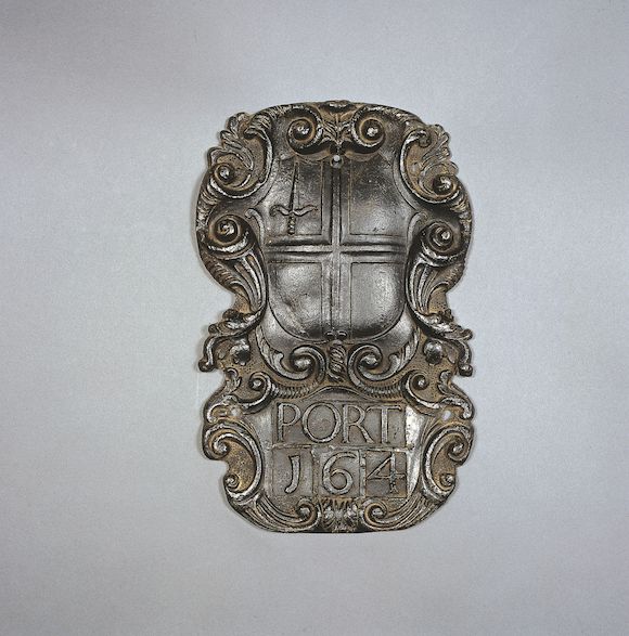 Bonhams : CUSTOMS & EXCISE CAST LEAD PLAQUE WITH LONDON COAT OF ARMS