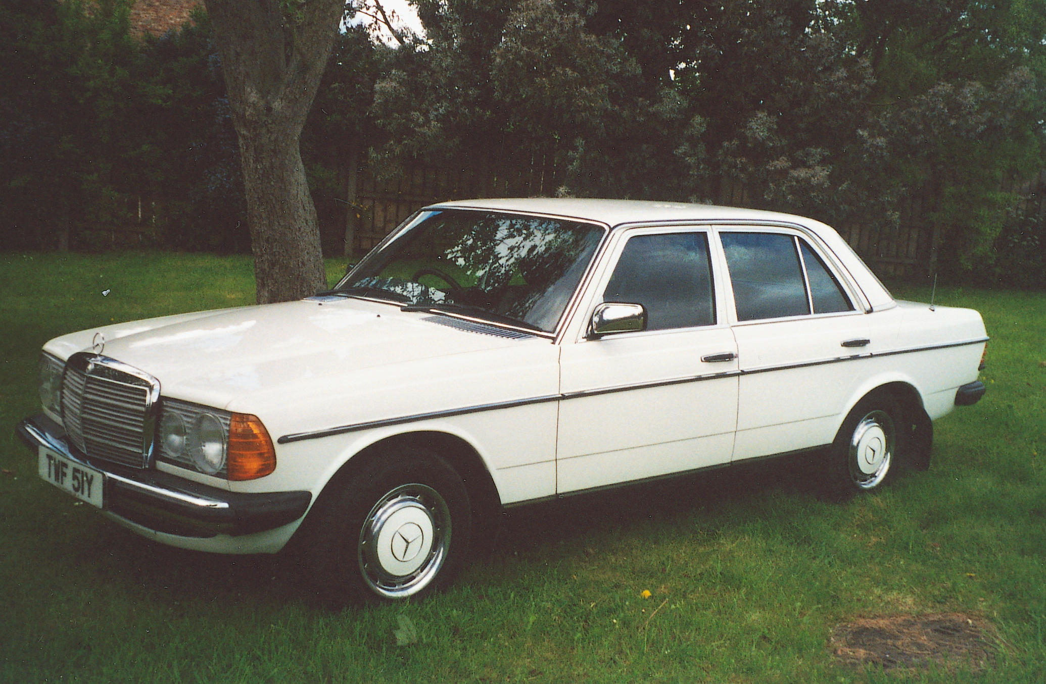 1982 Mercedes-Benz 200 Saloon Registration no. TWF 51Y Chassis no ...