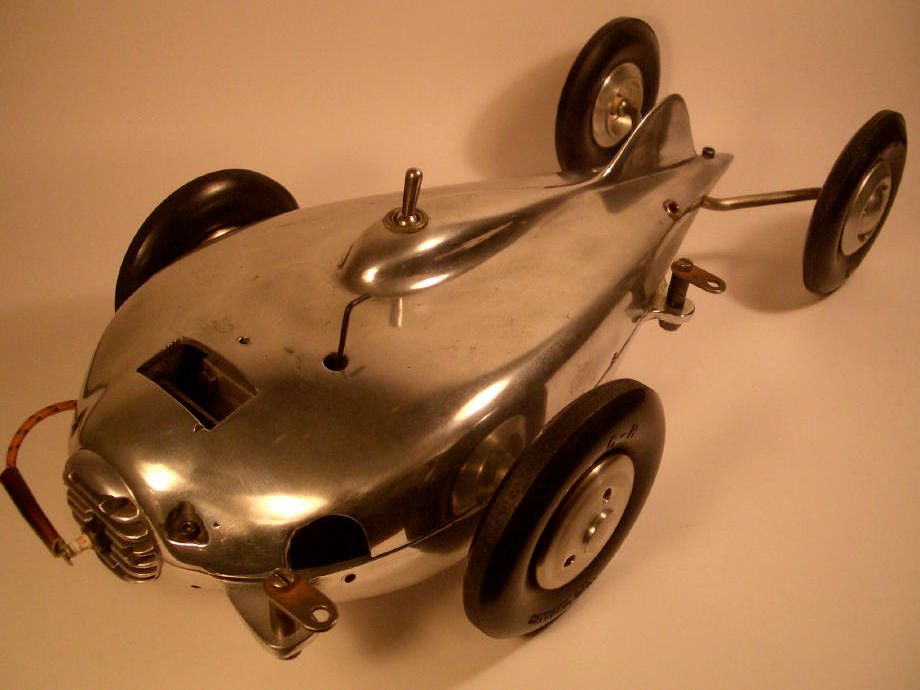 Bonhams Cars : A V-Car pylon racing model by The Matthews Foundry ...
