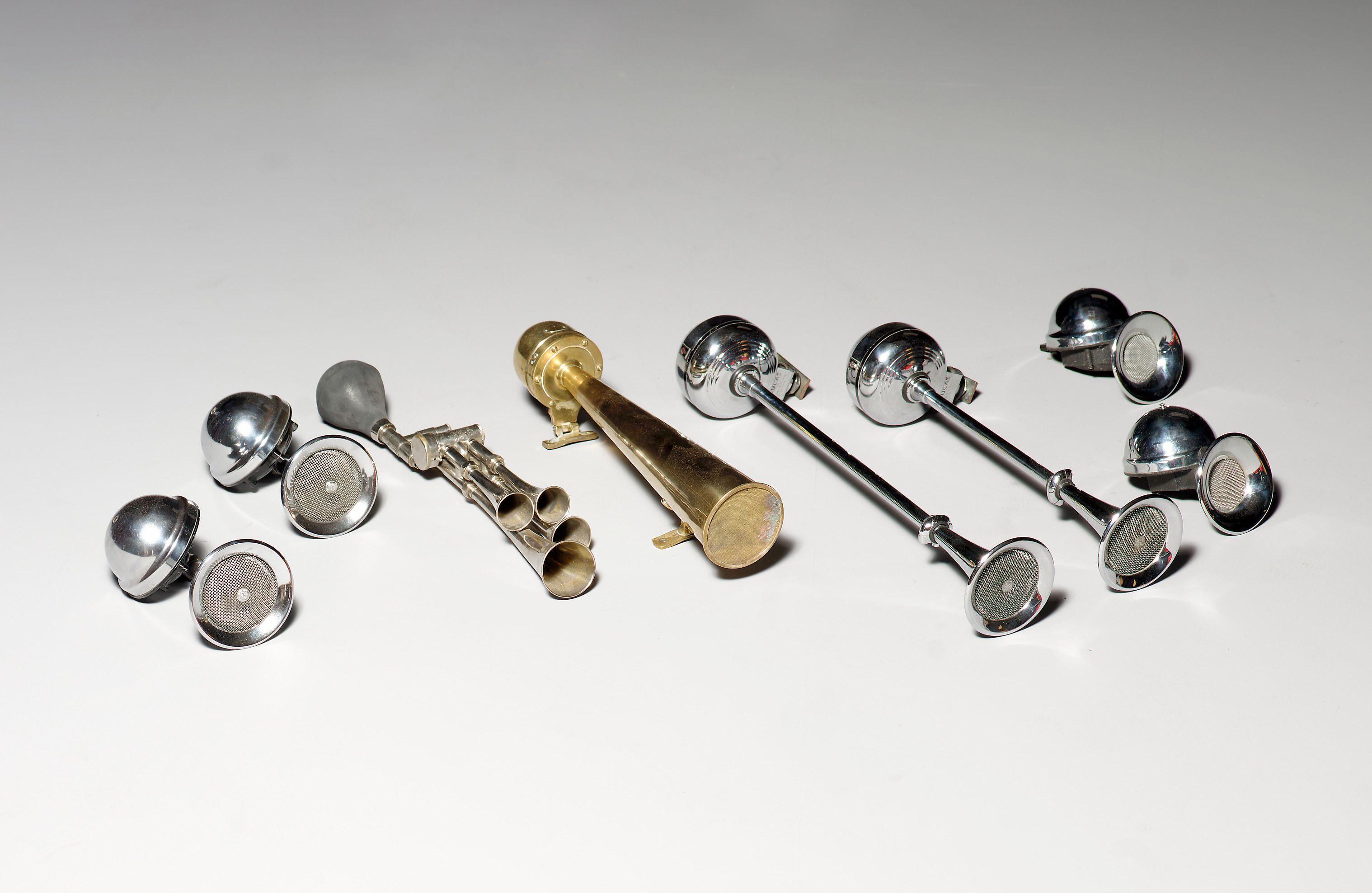 Bonhams Cars : A pair of Lucas Windtone WT28 electric horns,