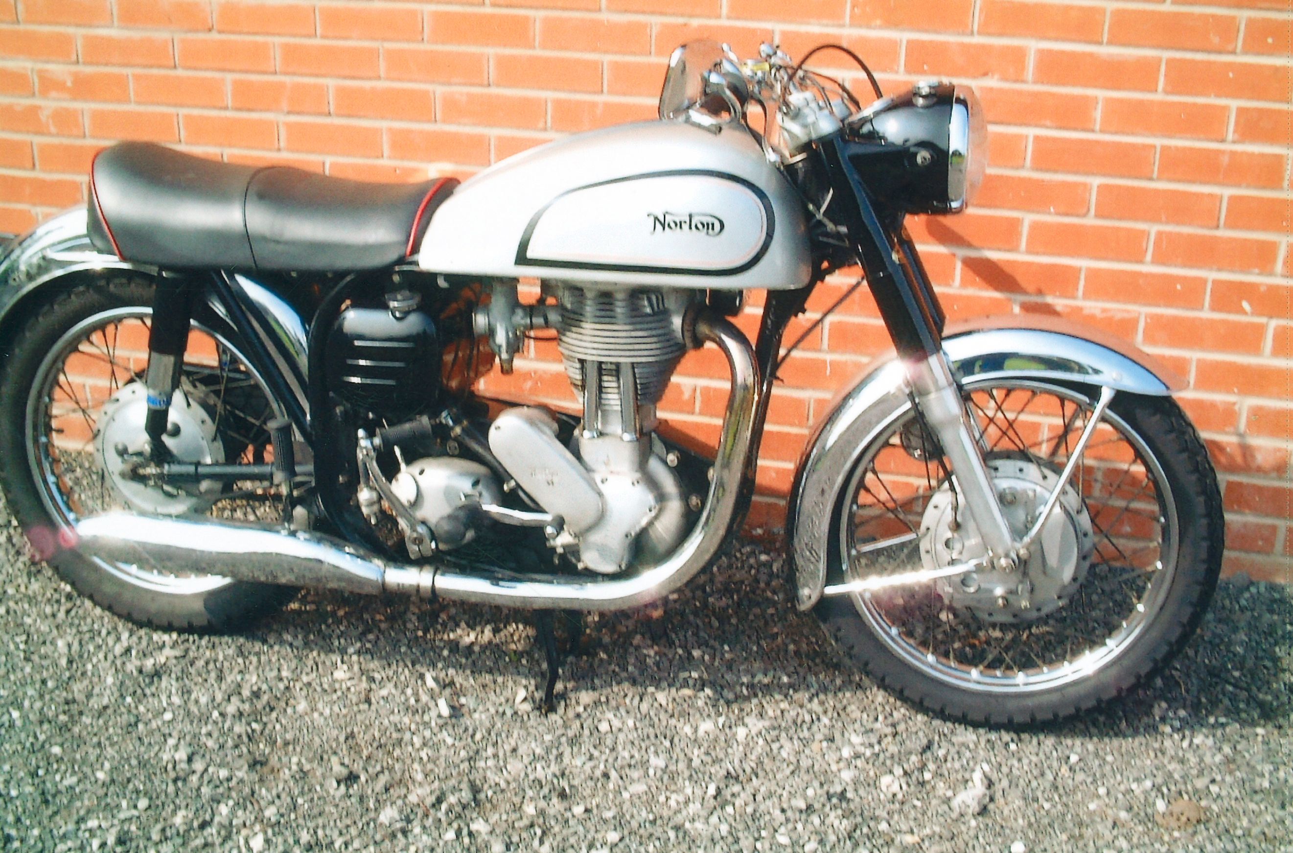 Bonhams Cars : 1960 Norton 490cc ES2 Frame no. R4 89725 Engine no. R4 89695