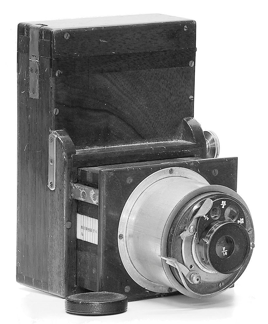 Bonhams : Hand magazine camera,