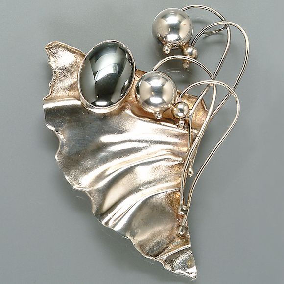 Bonhams : Avi Soffer, A brooch and earclip suite (2)