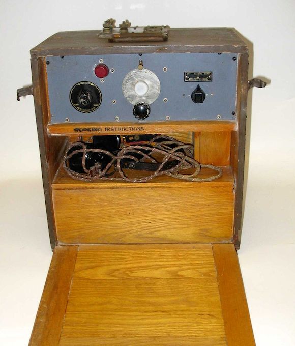 Bonhams : A WWII No.17 MKII valve receiver