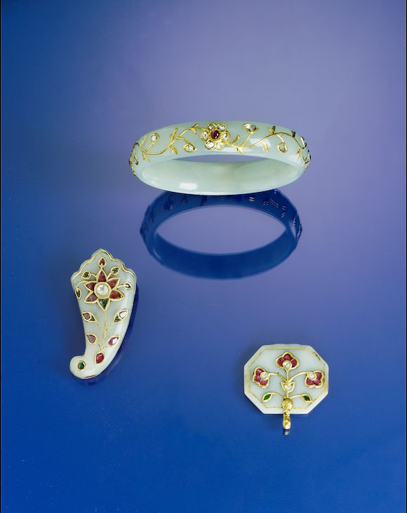 Bonhams : A Mughal gem-set and gold-mounted Sword Fitting (Chape) India ...