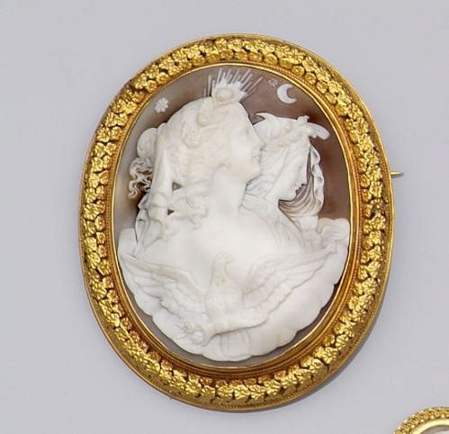 Bonhams : A Victorian oval shell cameo brooch