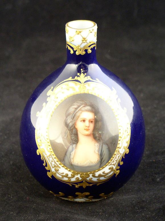 Bonhams : A small Vienna-style portrait vase late 19th Century