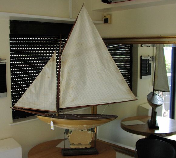 Bonhams : A Straight Line Gaff Rigged Pond Yacht 110x25x145cm(43x10x57in)