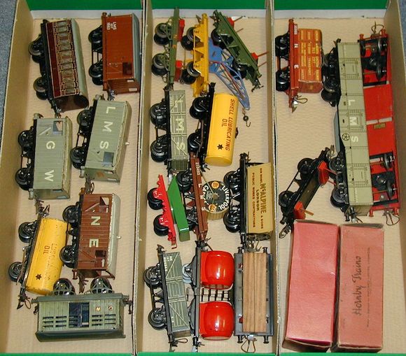 Bonhams : Hornby and Hornby Series a collection of rolling stock