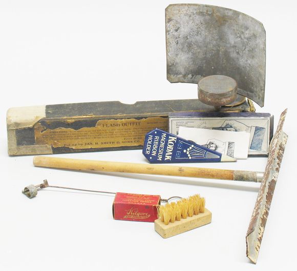 Bonhams : Camera Flash Apparatus comprising a boxed magnesium powder ...