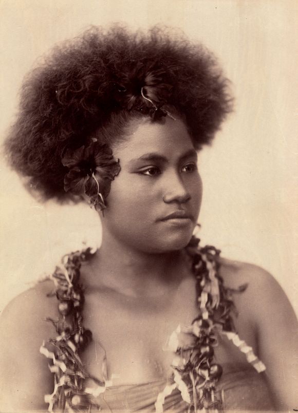 Bonhams : SAMOA Women in native dress, 1880s