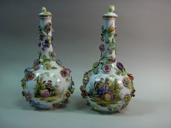 Bonhams : A pair of Thuringia porcelain vases and covers,