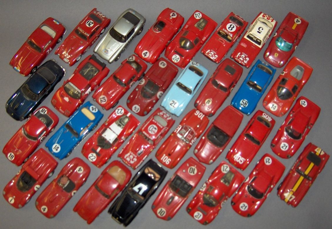 Bonhams Cars : Thirty-two 1:43 scale Ferrari GT models,