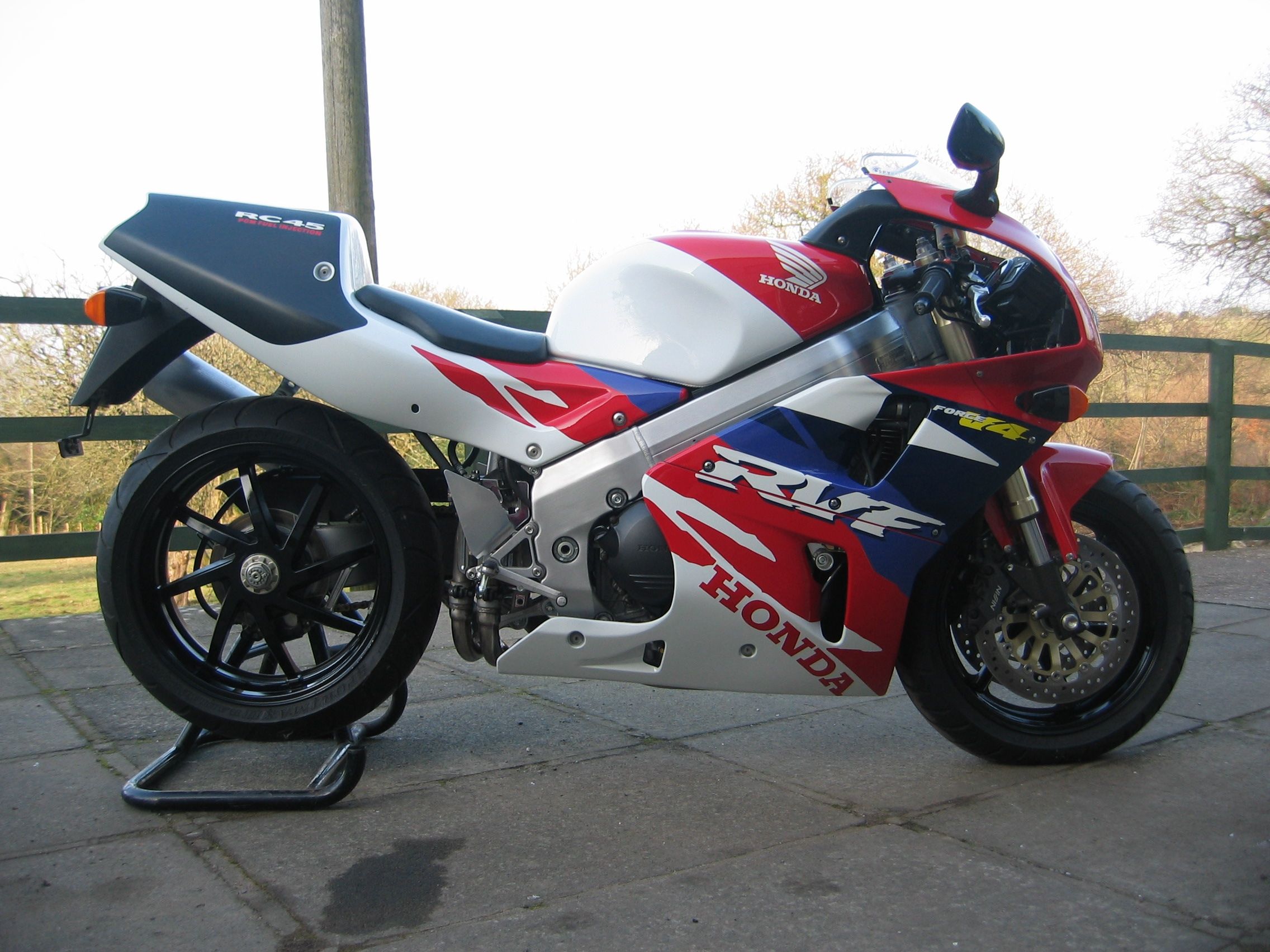 Bonhams Cars : One owner, 198 miles from new,1995 Honda RVF750 Type ...