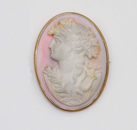 Bonhams : An oval shell cameo brooch