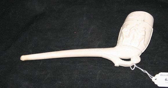 Bonhams : A figural clay pipe featuring a football match