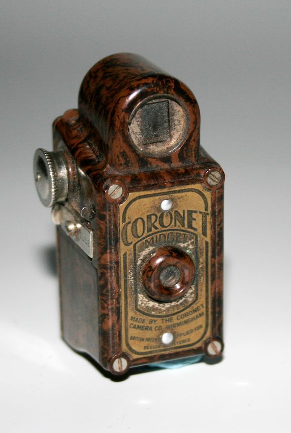 Bonhams : Coronet Midget camera by Coronet Camera Co. Birmingham, in ...