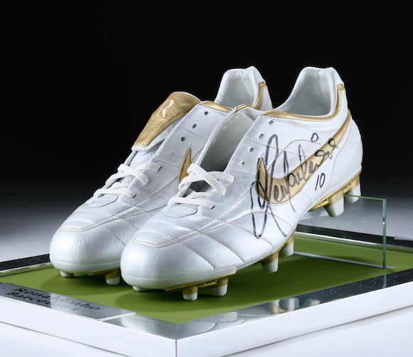 Bonhams : A pair of Ronaldinho signed boots