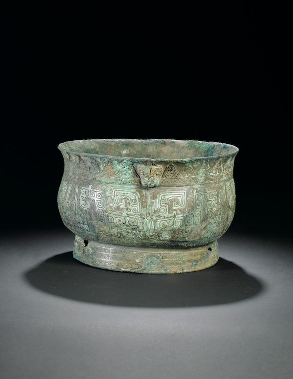 Bonhams : A fine archaic bronze ritual food vessel, gui Late Shang Dynasty