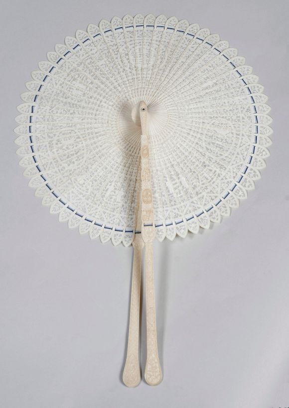 Bonhams : A large early 19th century Chinese export ivory brise cockade fan