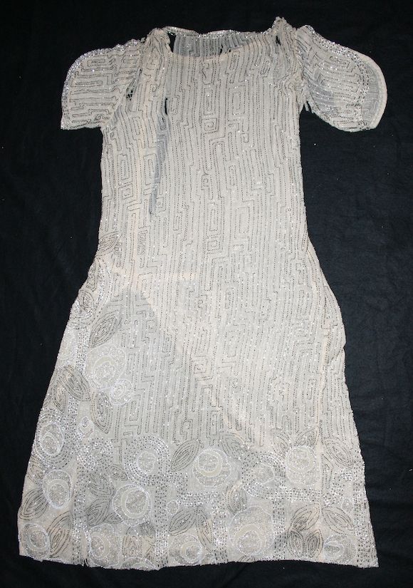 Bonhams : A 1920s 'flapper' style wedding dress,