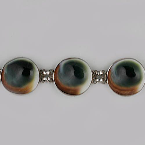 Bonhams : A suite of operculum jewellery