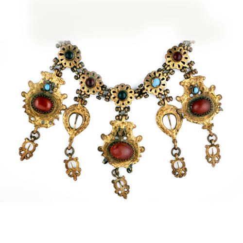 Bonhams : A collection of assorted jewels