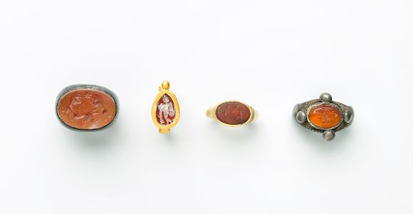 Bonhams : Four gold and silver intaglio rings 4